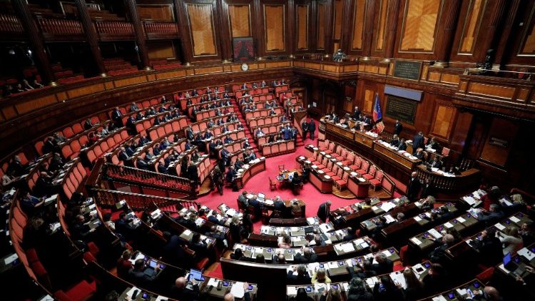 NGƯỜI LỮ HÀNH HY VỌNG: Italian parliament strips Salvini of ...