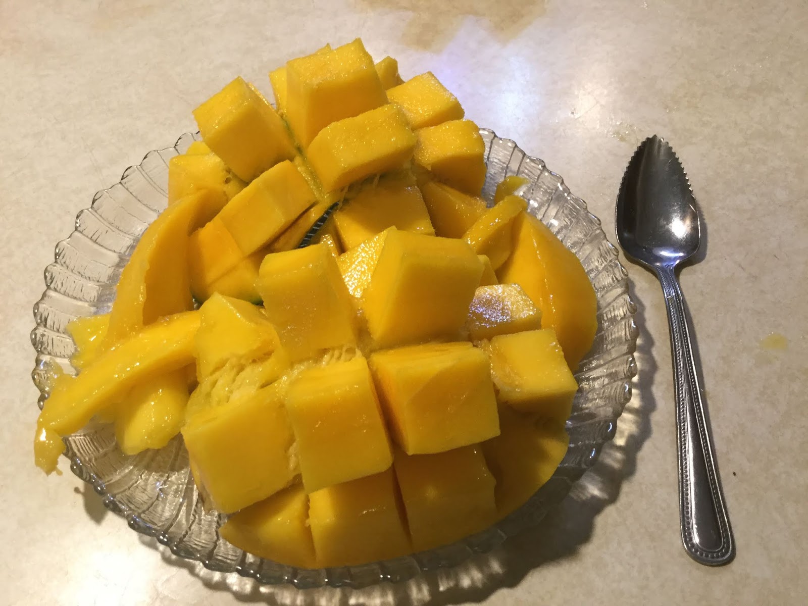 Cutting mango