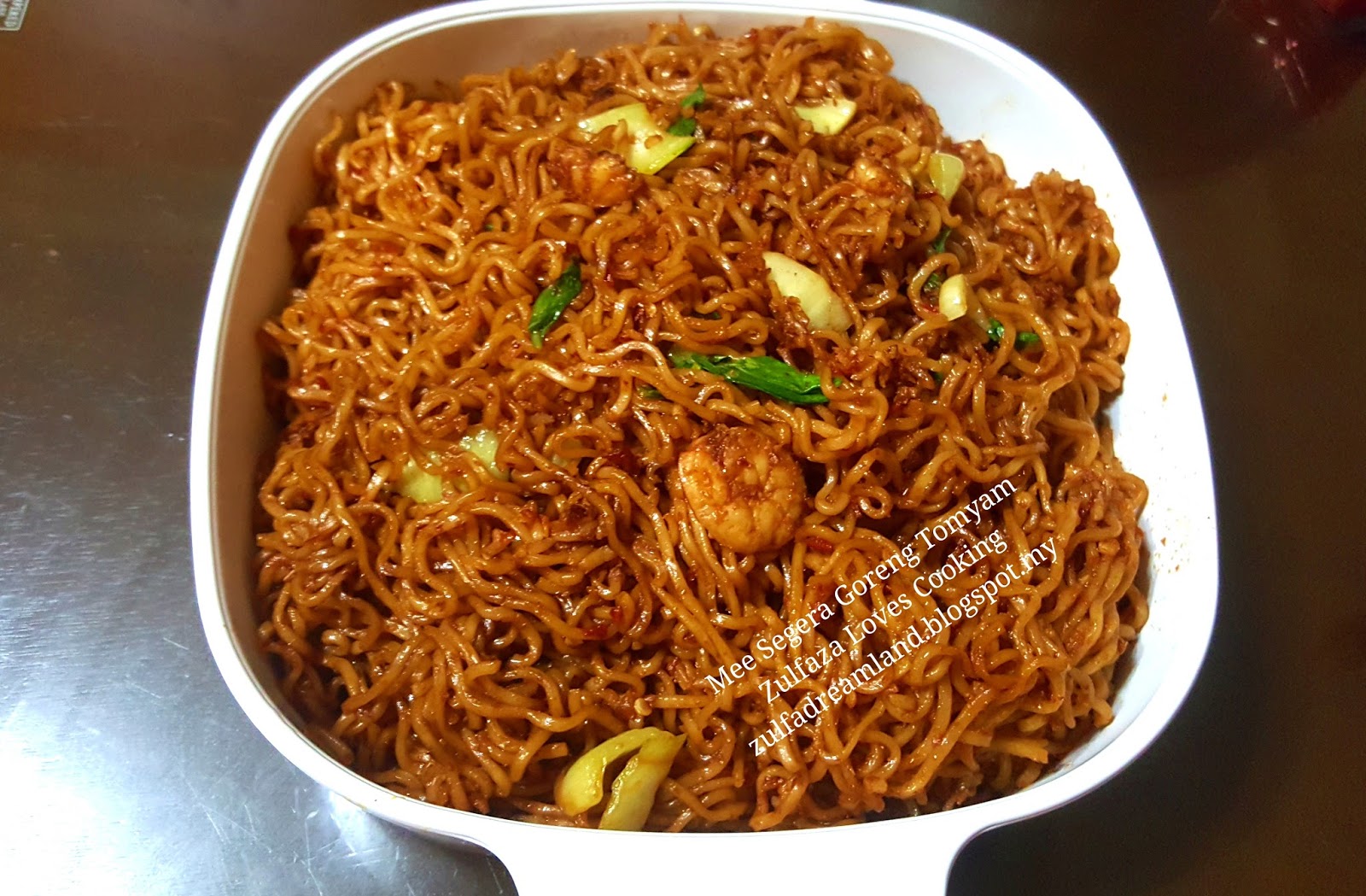 ZULFAZA LOVES COOKING: Mee segera goreng tomyam
