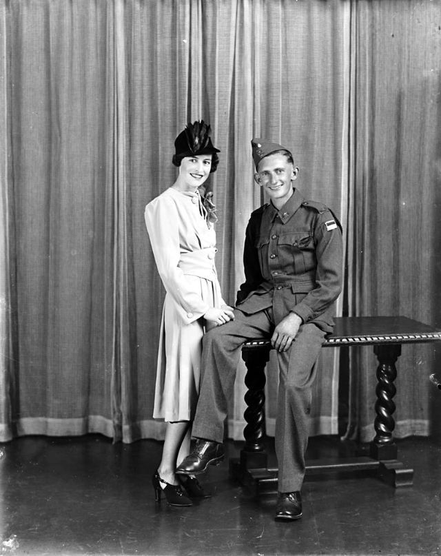 Wartime Marriage: Lovely Photos of WWII Soldiers With Their Brides ...