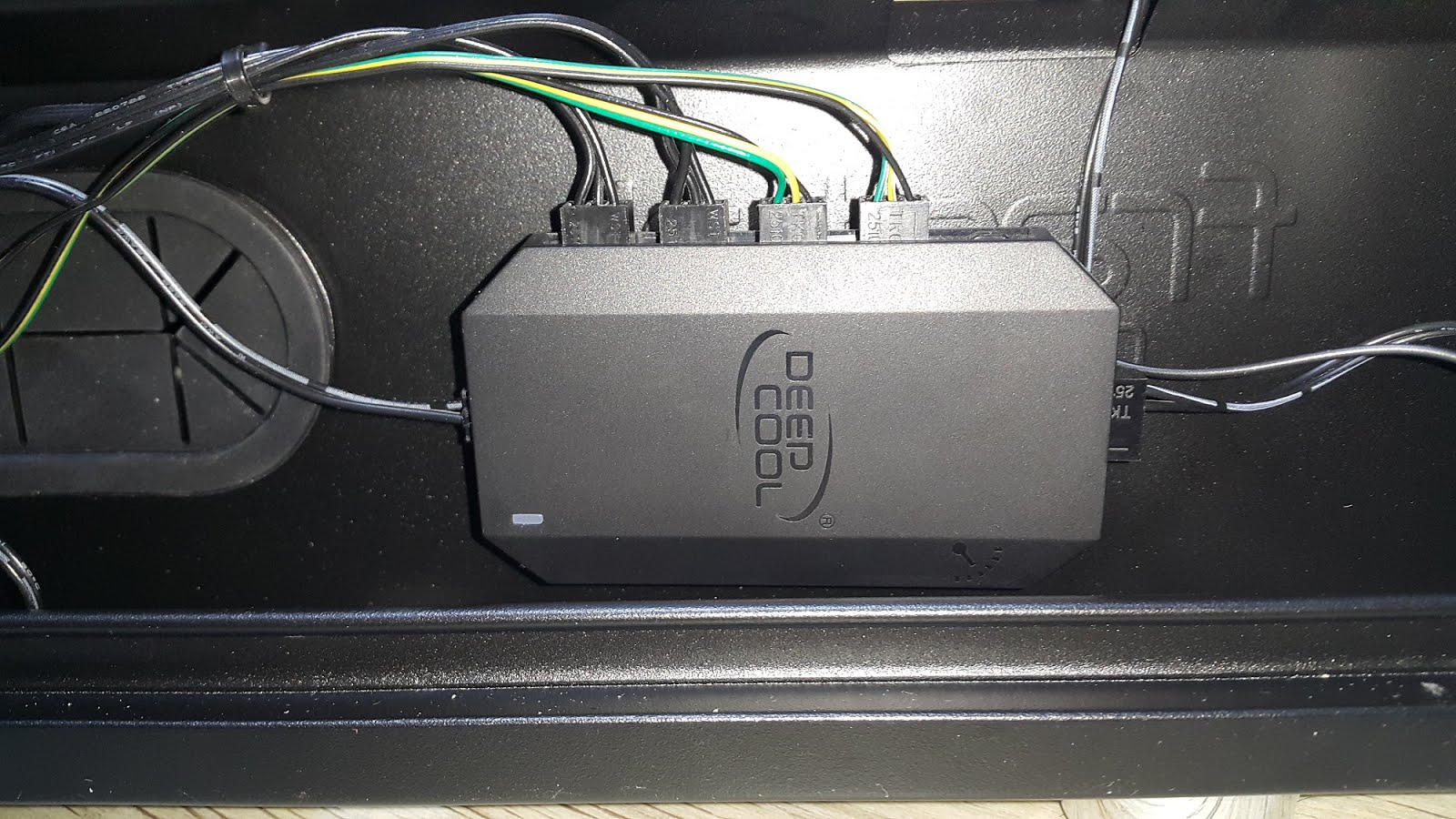 DEEPCOOL FH-10 FAN HUB 리뷰 / 케이스 쿨러확장에 필요한 허브!