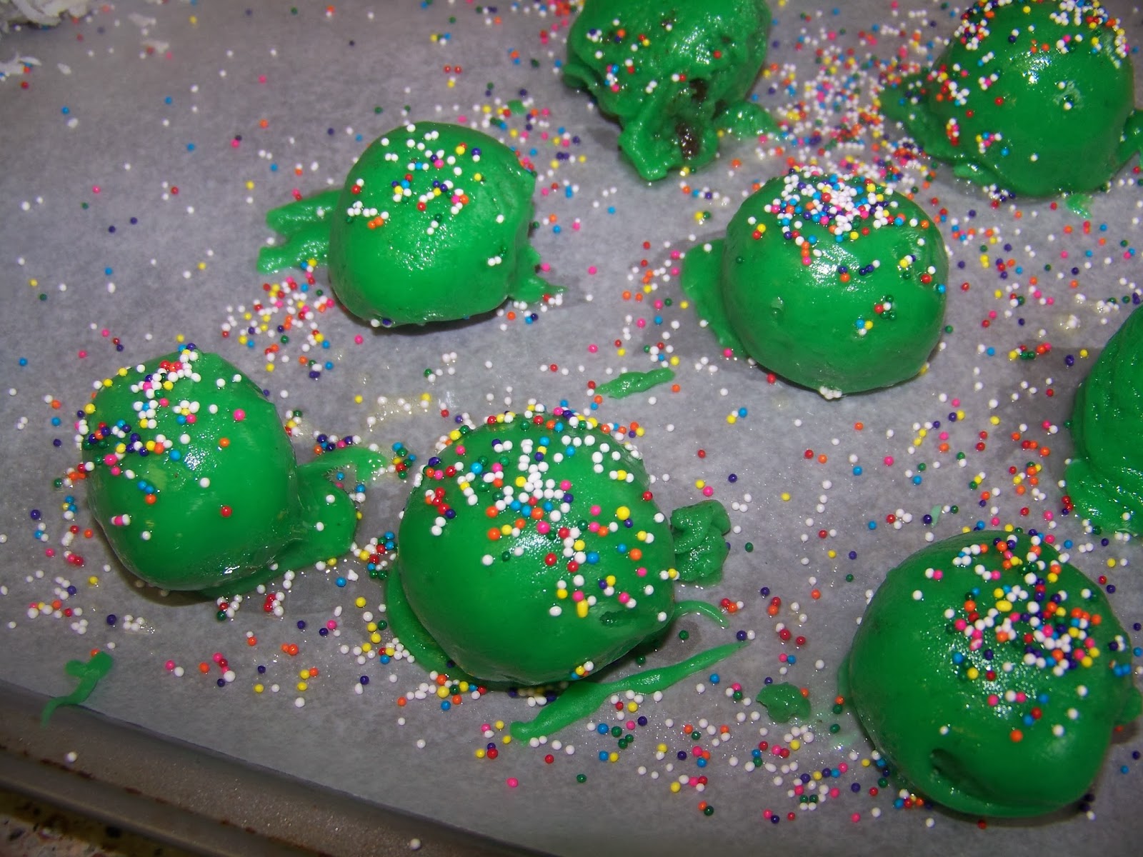 Kitchen Simmer: Oreo Cookie Ball Christmas Tree and Snowballs # ...
