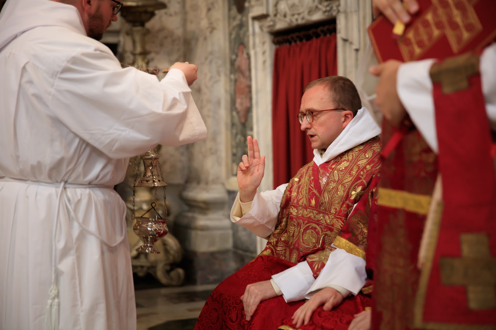 New Liturgical Movement: Pictures of Solemn Masses at the Angelicum in Rome
