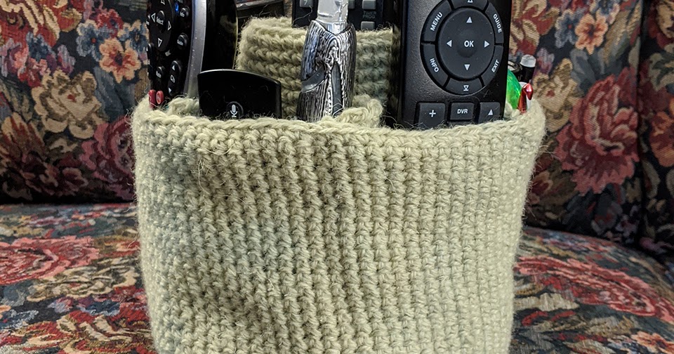 Crochet by Retrofresh: Standup Remote Caddy