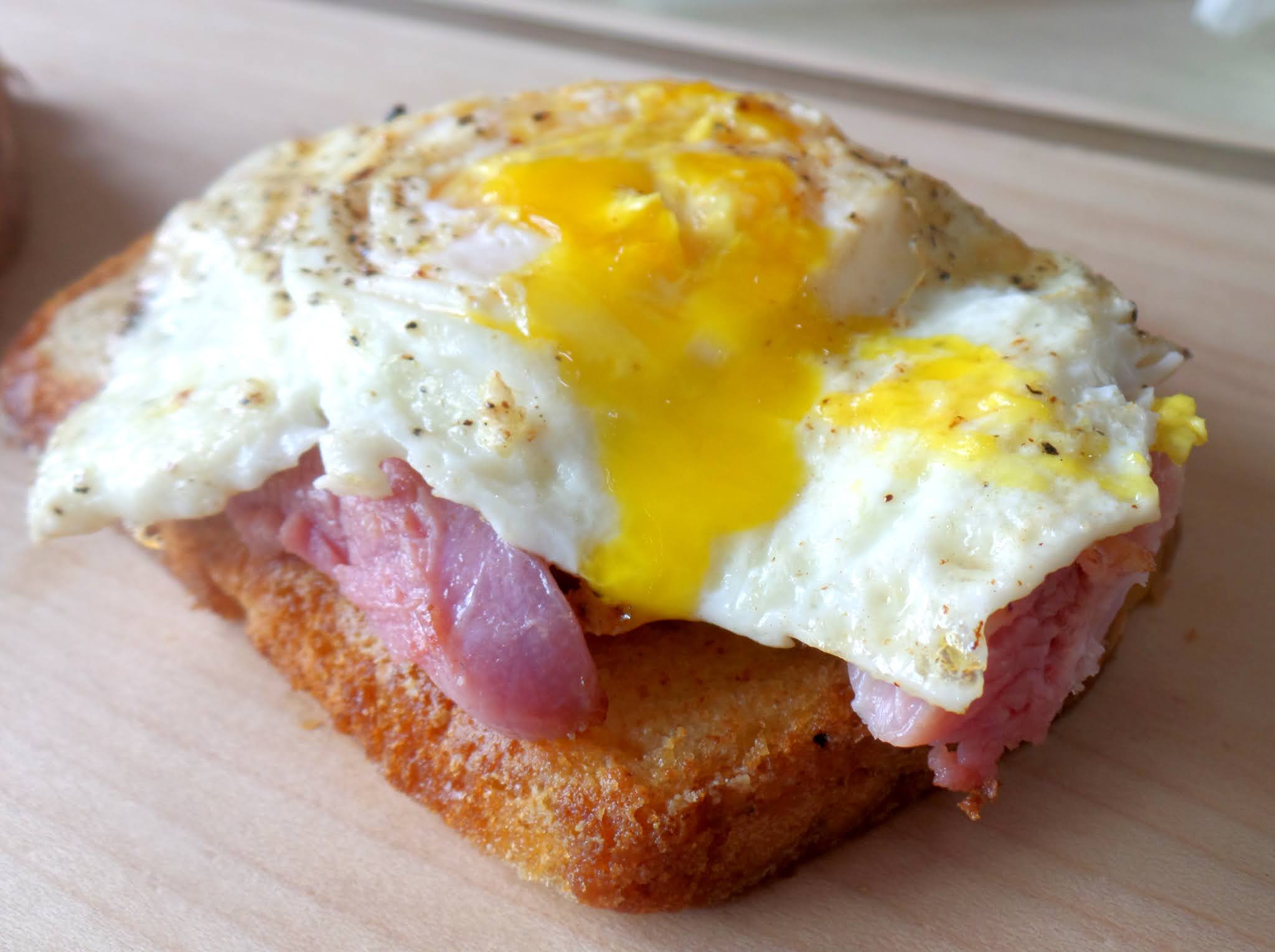 Welcome Home Blog: Fried Egg and Ham Sandwich