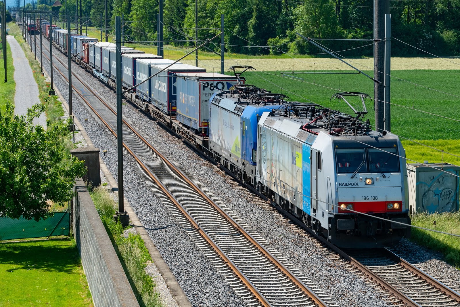 ÖFFENTLICHER VERKEHR: Bombardier Re 186 / Siemens Vectron BR 193