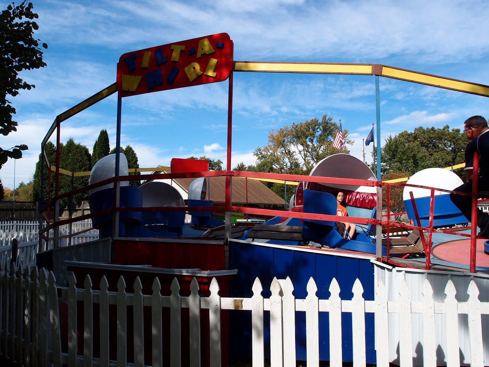 Bayern Kurve Blog: Flat Ride Feature: Tilt-A-Whirl
