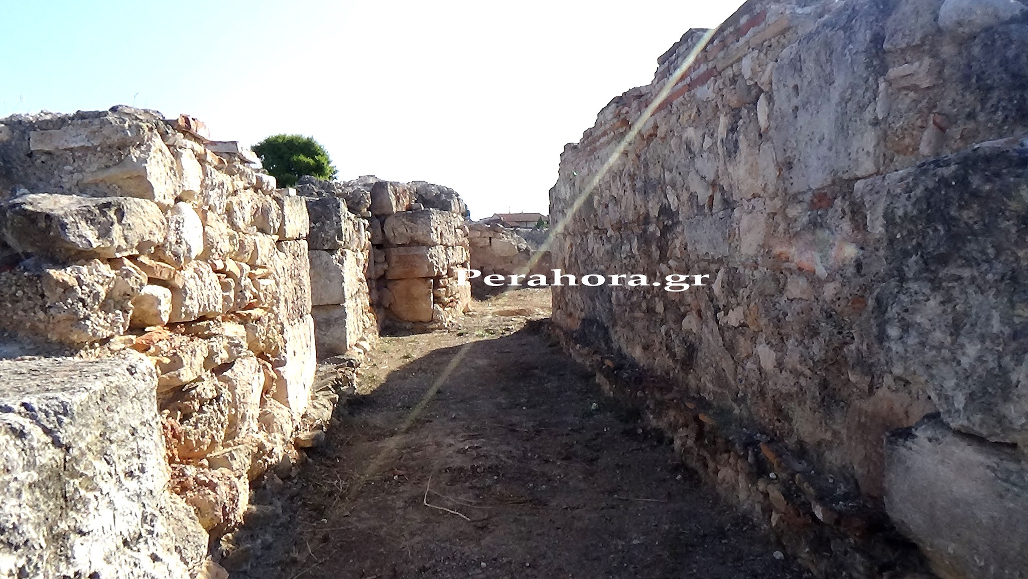 www.perahora.gr: Λουτράκι : Ρωμαϊκή Έπαυλη Λουτρακίου