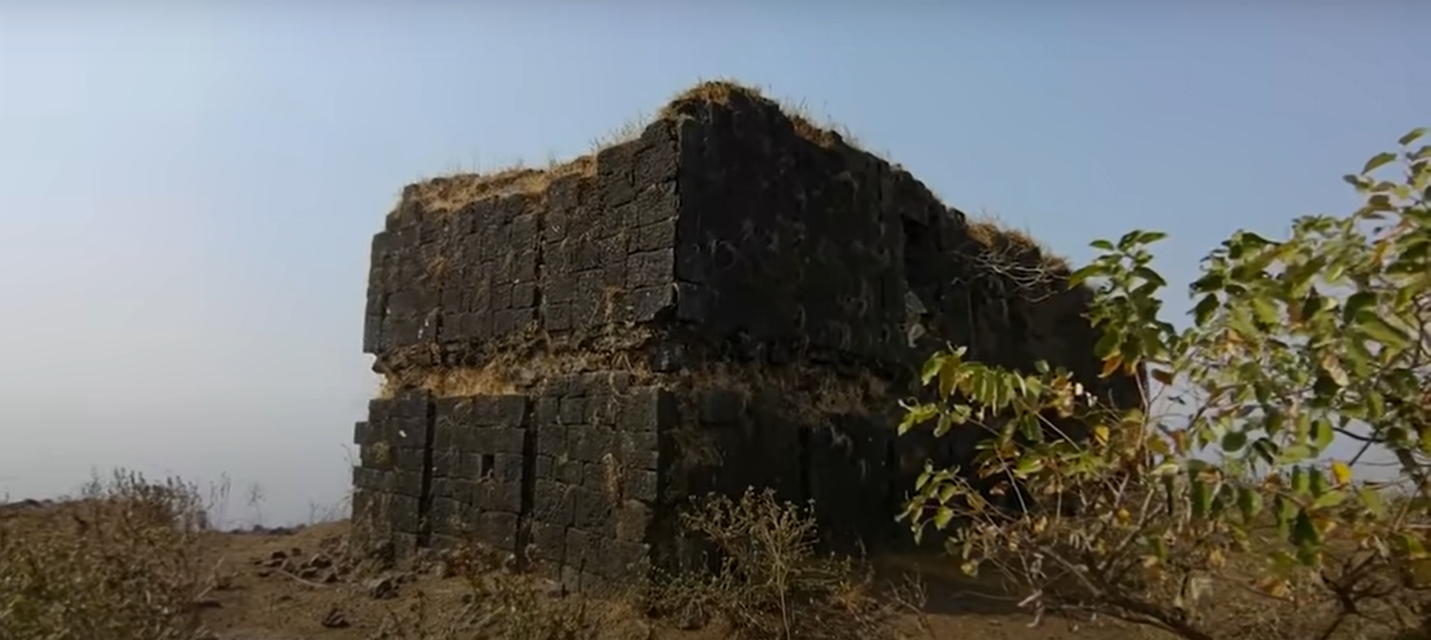 Trekking to Balekilla at Malanggad Fort | Everything About Haji Malang ...