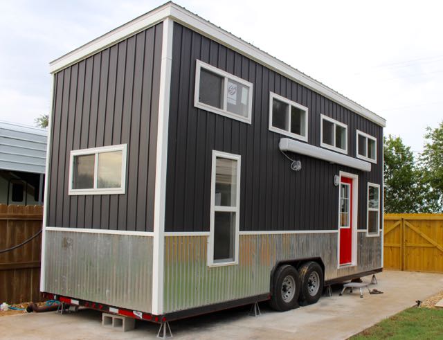 TINY HOUSE TOWN: Manor Grey Relax Shack Tiny House