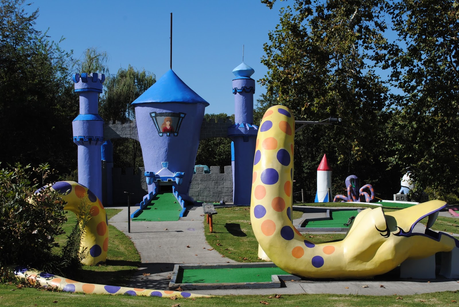 The Carpetbagger: Sir Goony's Mini-Golf