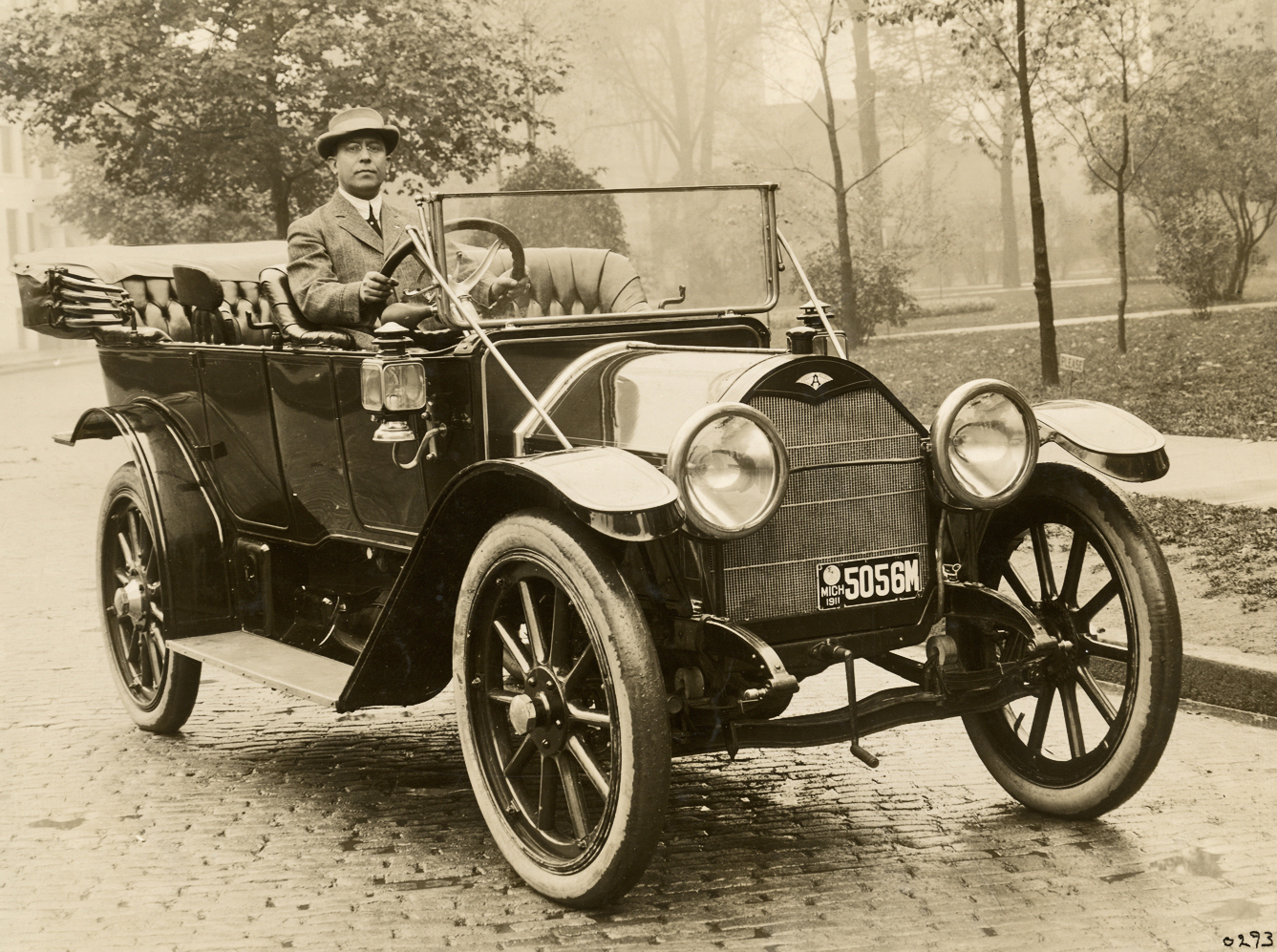 American Auto Emblems: ABBOTT-DETROIT/ABBOTT