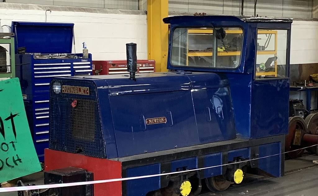 British Diesels and Electrics: Hunslet Engine Company 8975