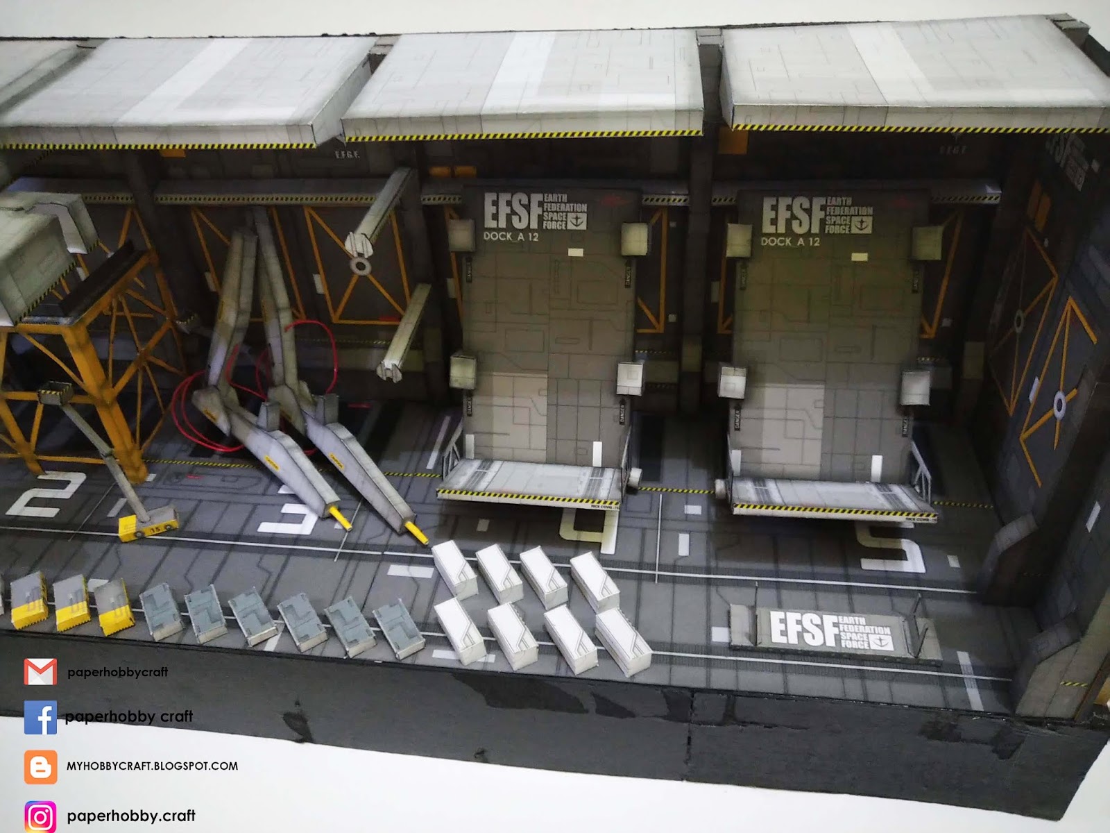 paperhobby: GUNDAM HANGAR 1:144 SCALE PAPERMODEL