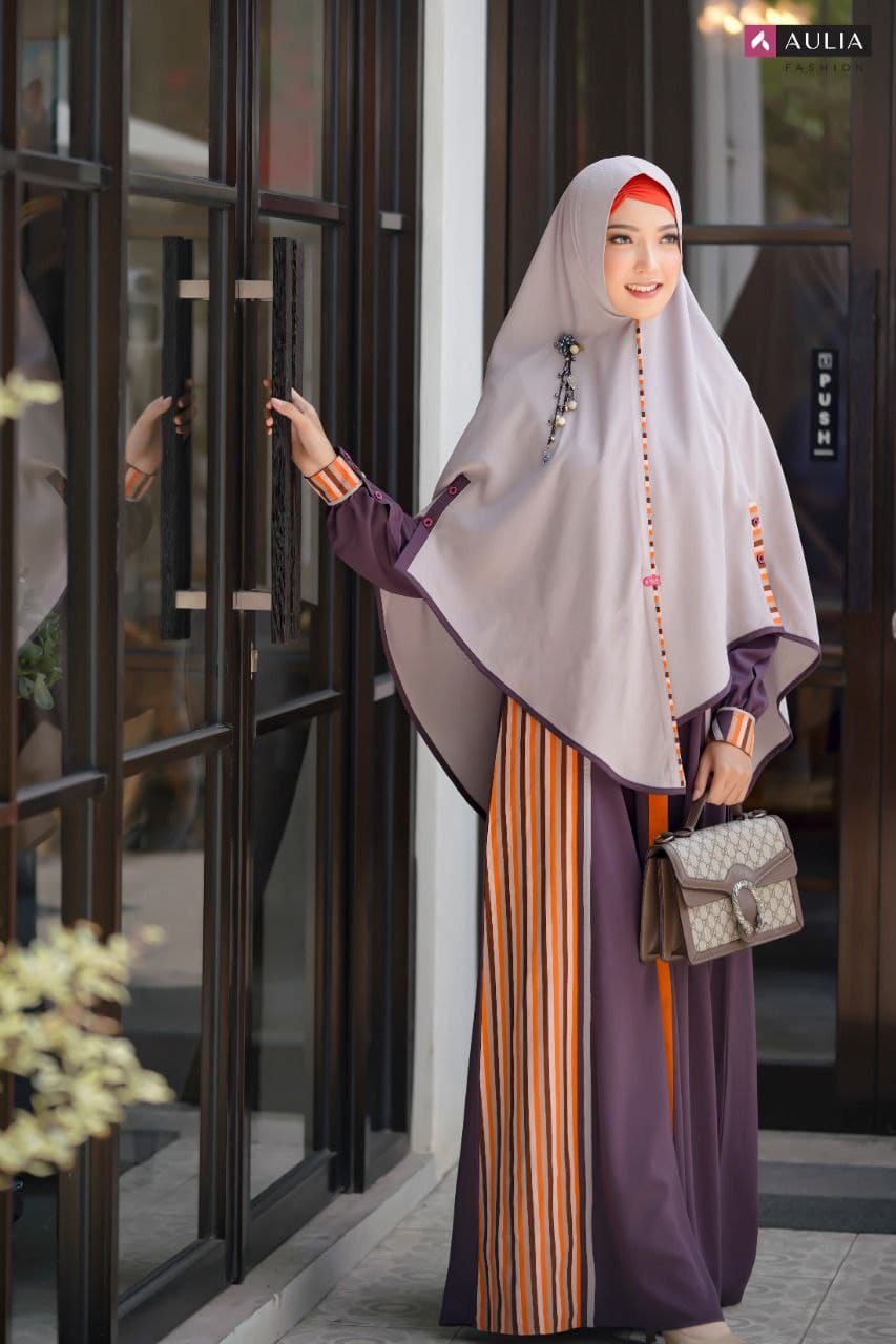 Ide Mix and Match Gamis Syari dengan Hijabnya