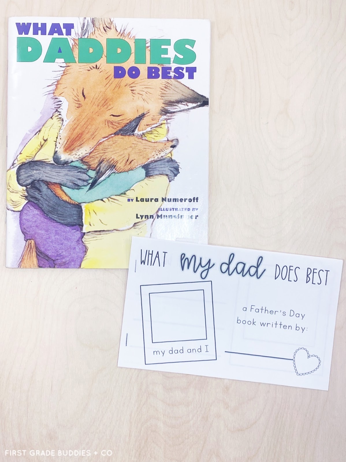Mother's Day / Father's Day FREE Mini Books | First Grade Buddies