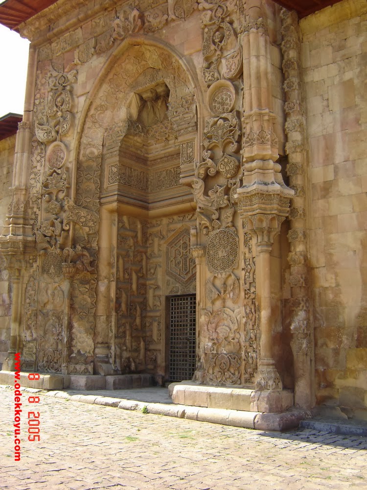 Sanat Tarihi: DİVRİĞİ ULU CAMİ