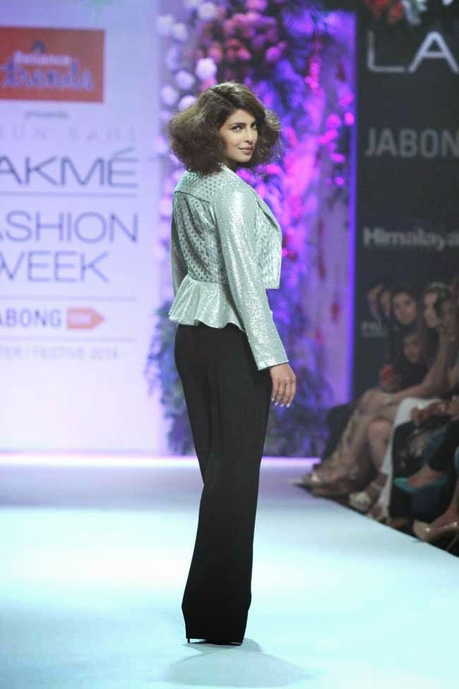 Priyanka Chopra Ramp Walk Saree