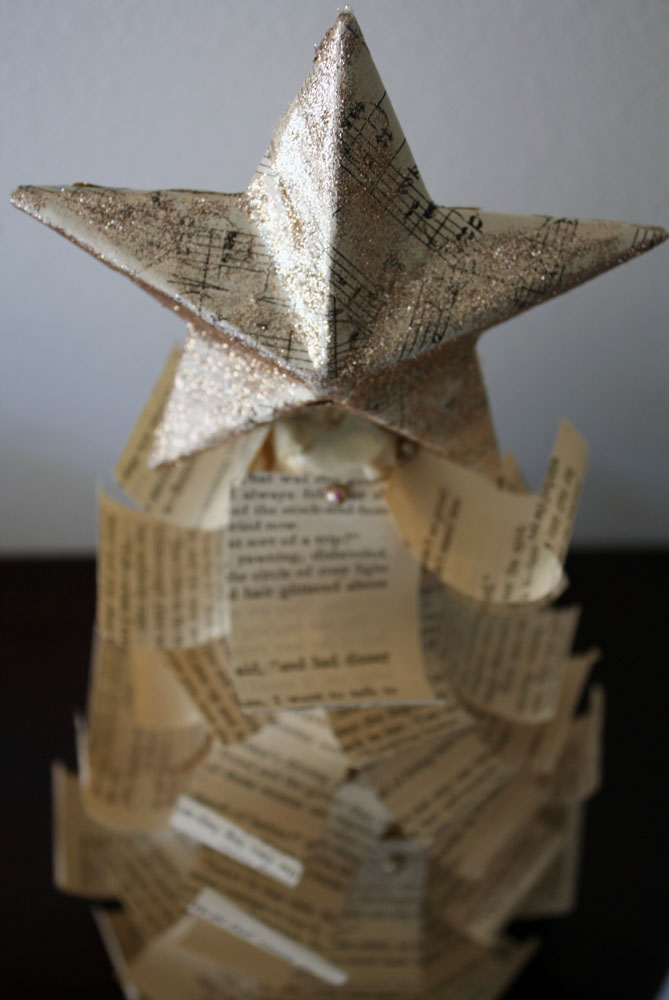 CraftyHope: Easy Rolled Paper Christmas Tree