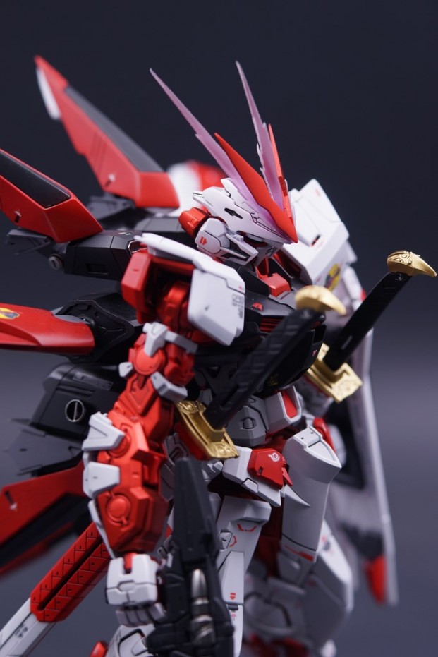 Custom Build: MG 1/100 Gundam Astray Red Frame + Flight Unit