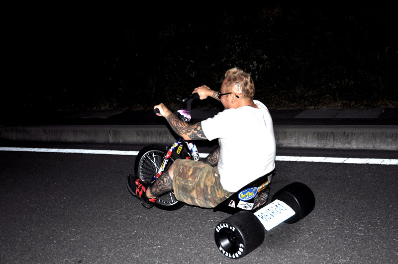 すらっしぃ's Fine Days: BEE TRIKE DOWN HILL at NIGHT