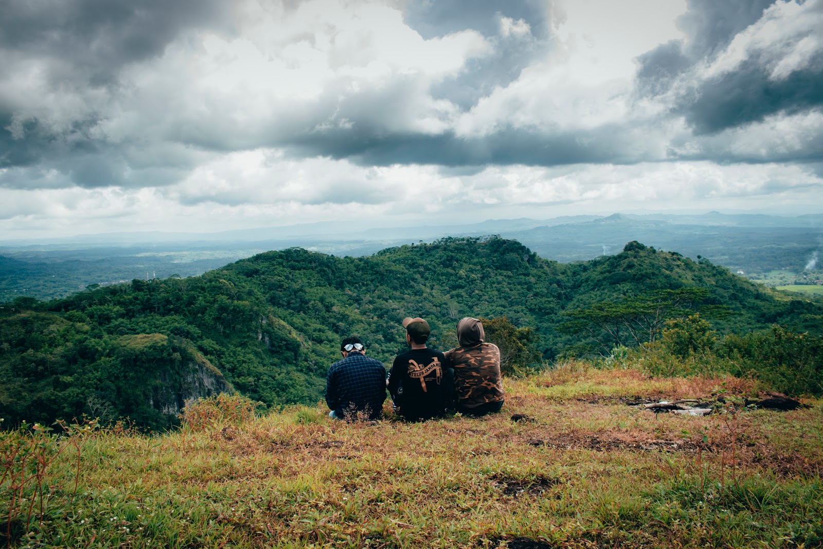 Jelajahi Gunung Gedogan - Bukit Terbaik belakang rumah - Sagaranten ...