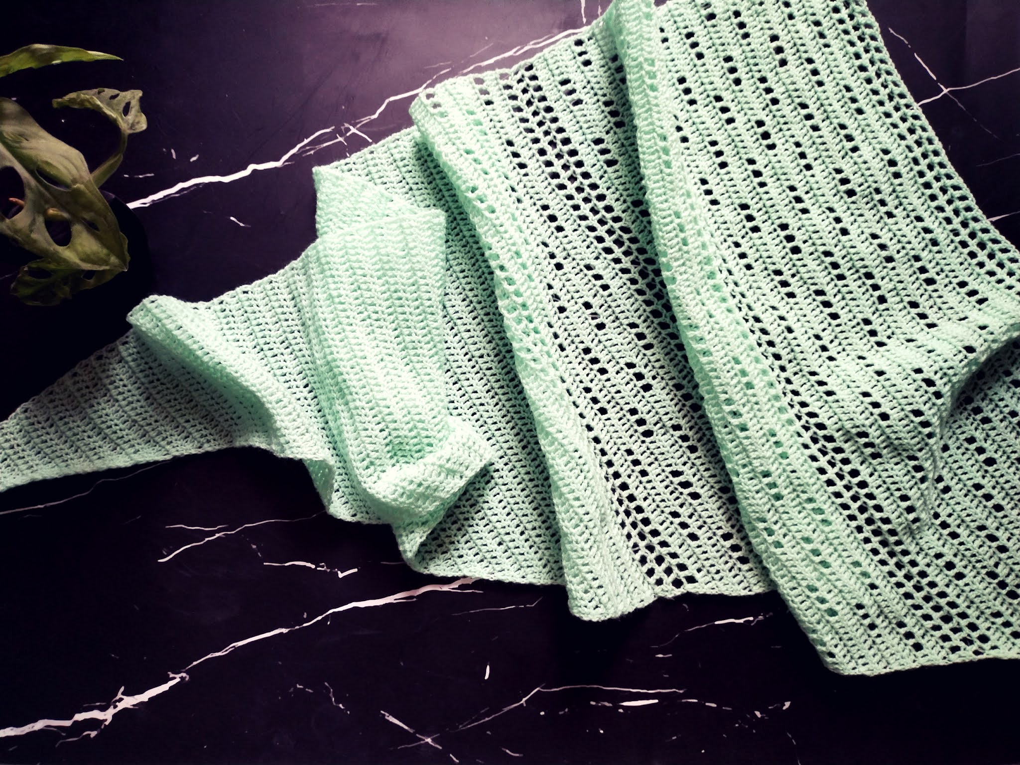 The Lazy Hobbyhopper: Filet crochet triangle scarf - free pattern