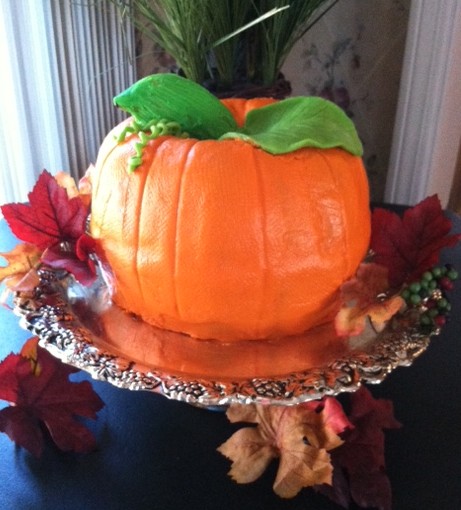 Liz is Playing with Food: 3-D Pumpkin Bundt Cake!