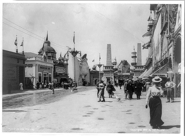 Wistful Nebulae: A Trip to the Moon in 1901