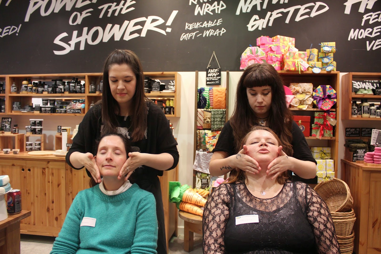 The Powderpuff Room: My Baby Shower - Lush Party