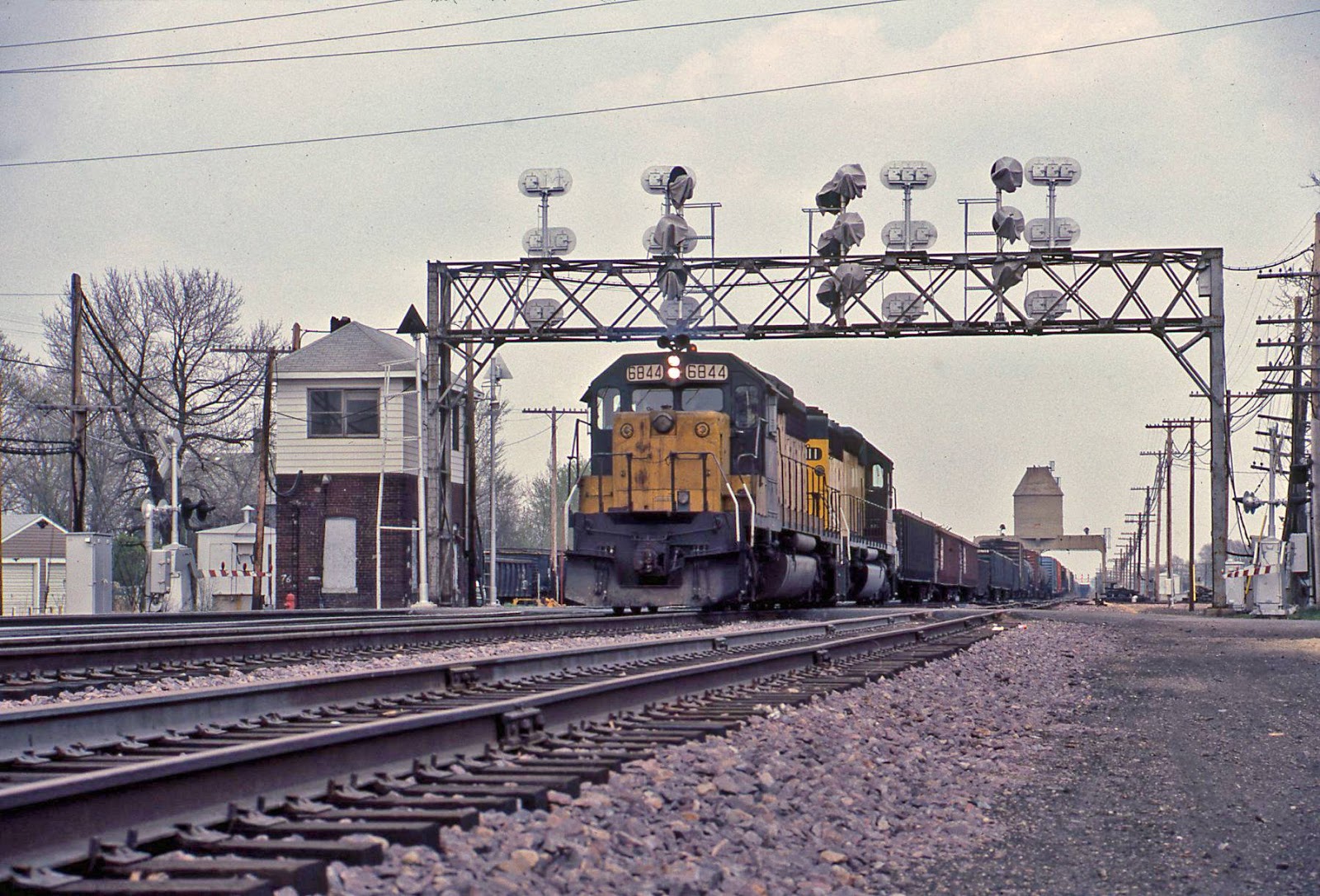 Towns and Nature: Nelson, IL: UP/C&NW Coaling Tower