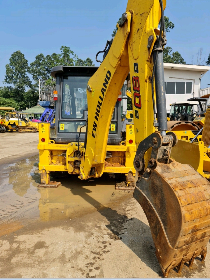 Pusat Jual Beli Alat Berat Bekas Terlengkap: Backhoe Loader New Holland ...