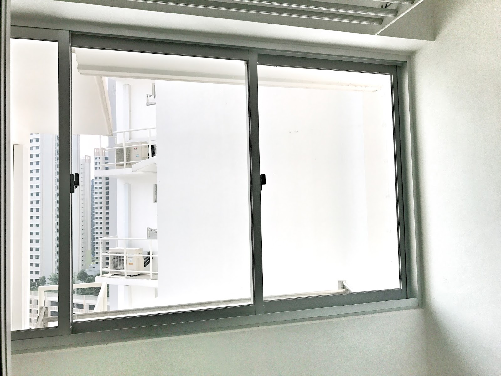 Service Yard Window with Super Window | SHEYTHL