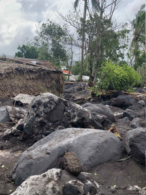 300 homes buried under huge rocks, lahar flow from Mayon