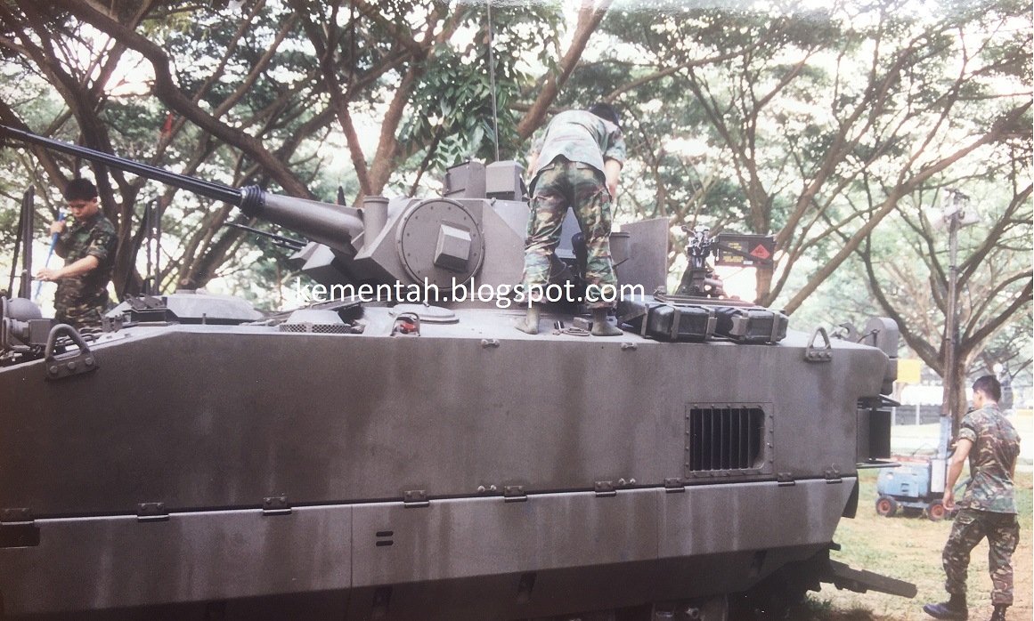 Senang Diri: Circuit breaker Day 24 pix: Singapore Army AMX-10P and AMX-10 PAC 90 amphibious AFVs