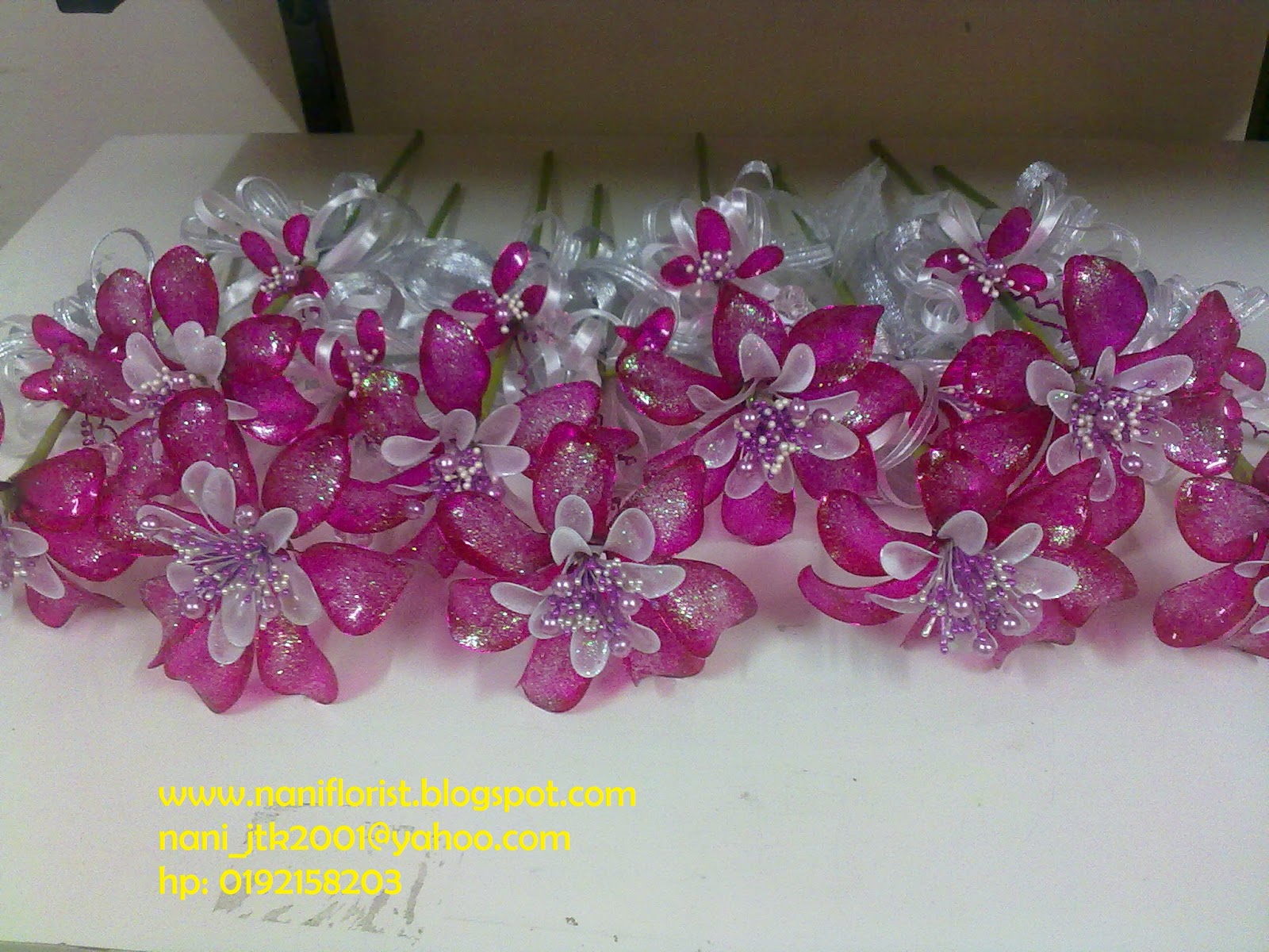 Nani Florist: BUNGA PAHAR DIP KRISTAL SHOCKING PINK DAN PUTIH