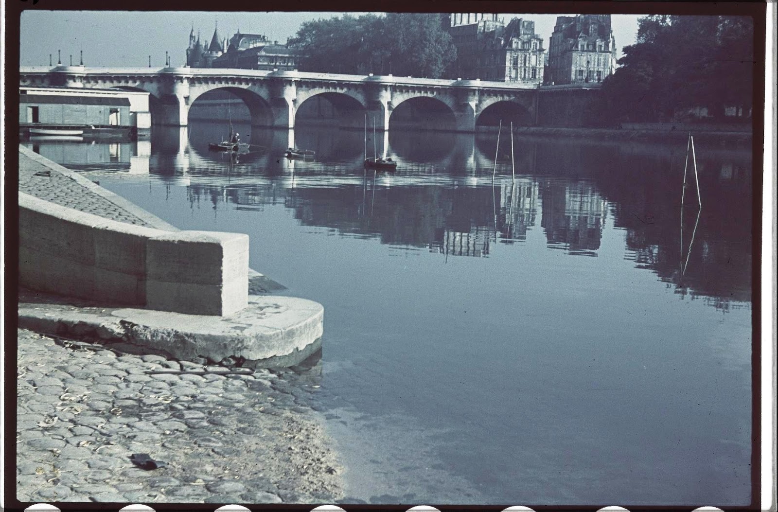 40 Fascinating Color Photographs That Capture Everyday Life on the ...