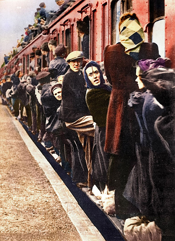 13 Fascinating Colorized Photos of Refugees During World War II ...