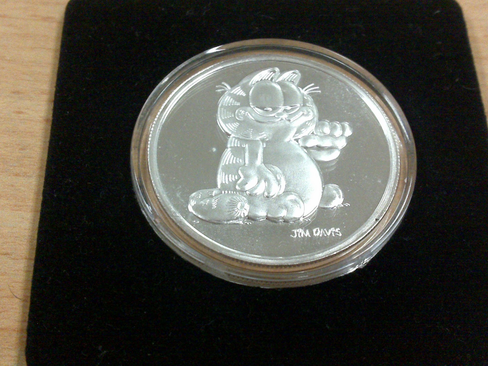 Emasunik2u: 1 oz Garfield Collectibles Silver Coin Jim Davis Series