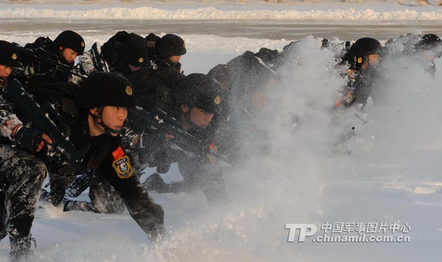 China Defense Blog: Photo of the day: Snow Leopard Detachment to Xinjiang