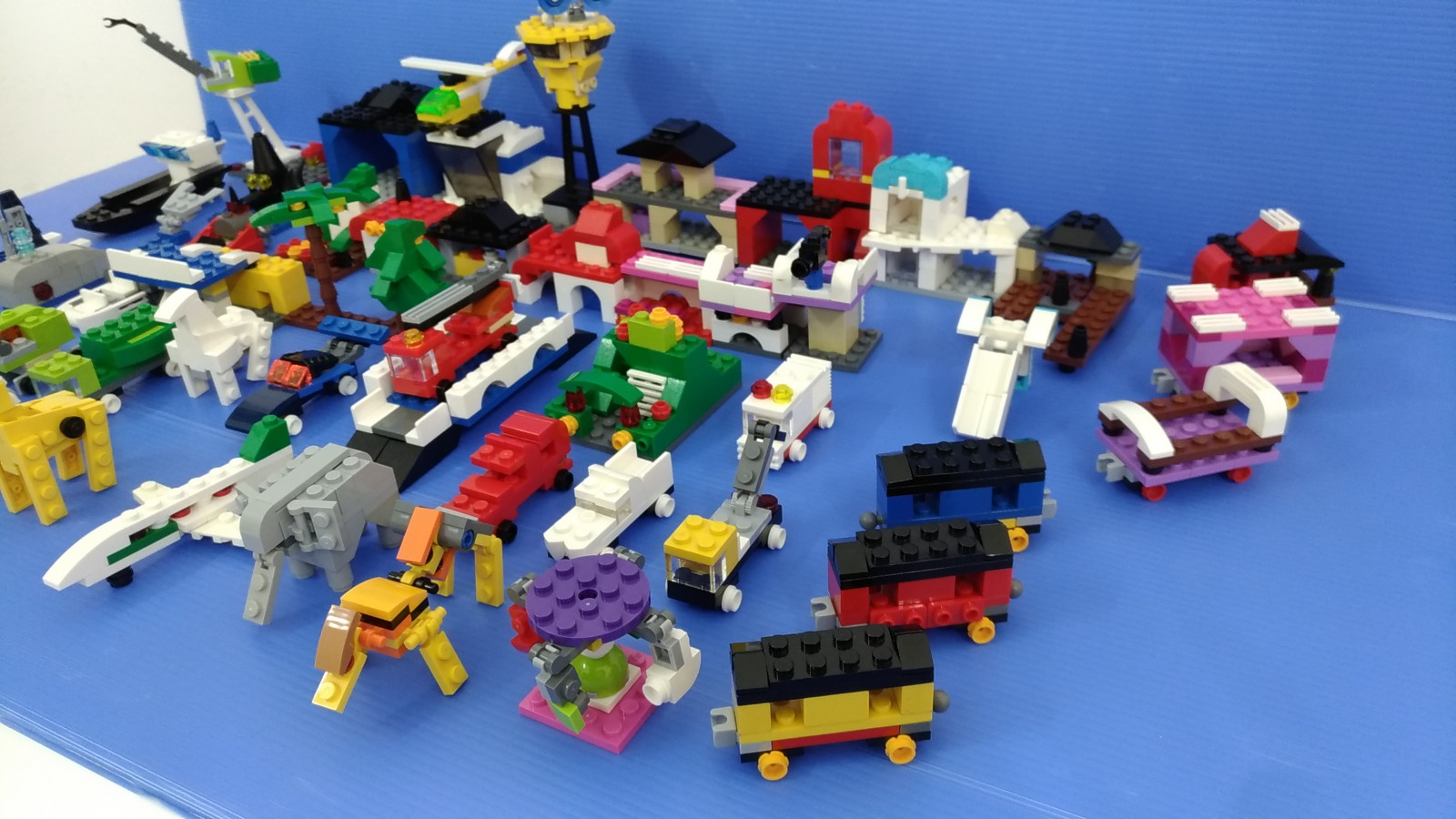 Alanyuppie's LEGO Transformers: LEGO Micro Town with robots in disguise ...