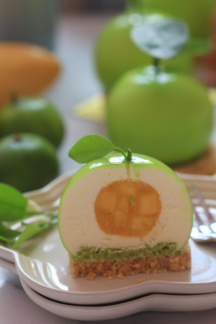 Green tea, lime and mango mini entremet