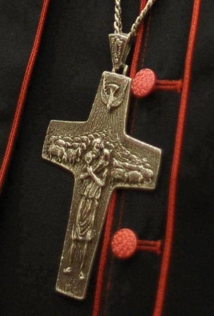 Blog Católico de Javier Olivares-Baiona: CRUZ PECTORAL DEL PAPA ...
