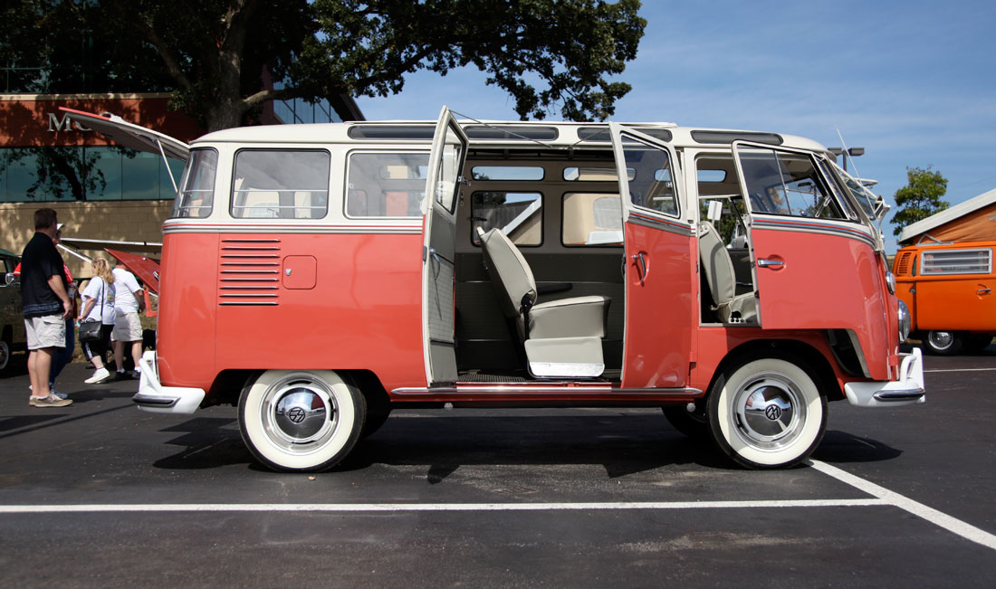 1962 Volkswagen Split-Window bus | PrimierAuto