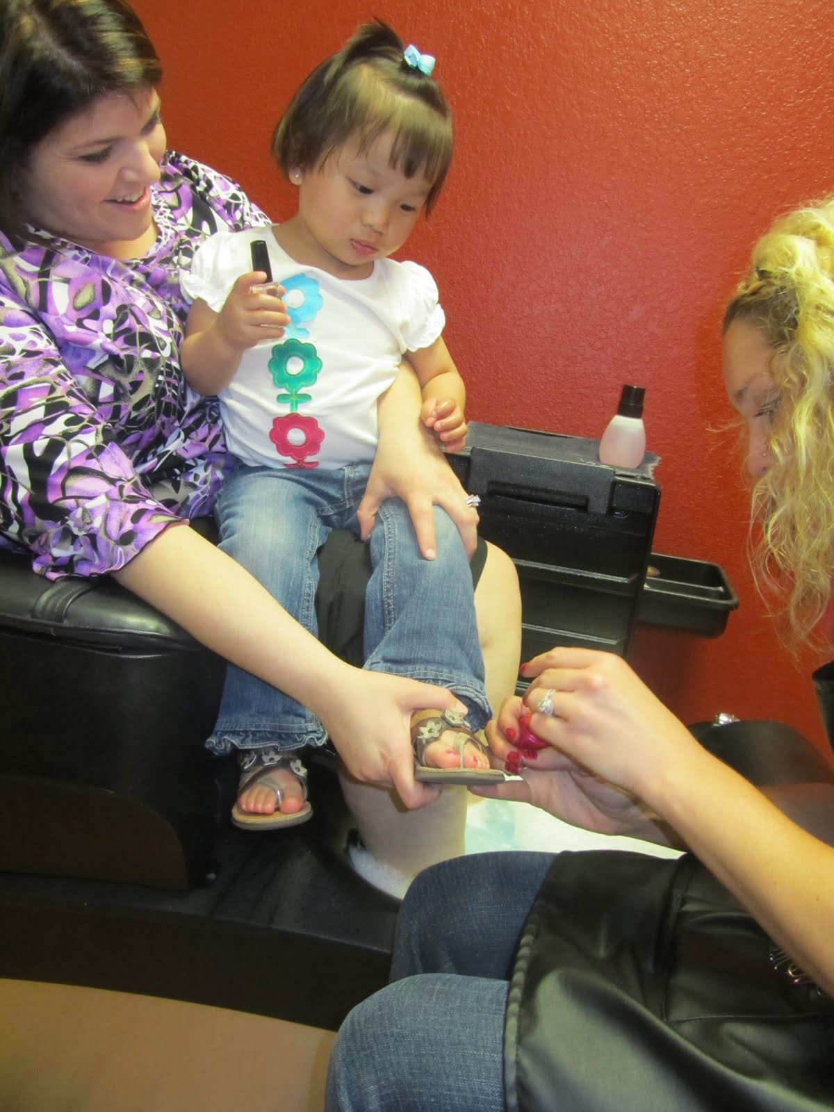 Houghtaling Girls: Ava's First Pedi!