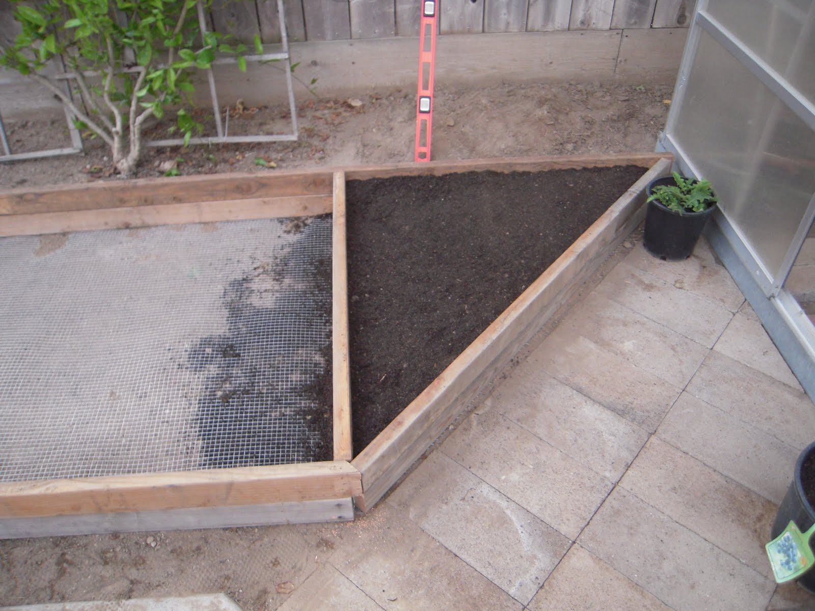 Gardening with the Gragstons: Dana's Gopher-Proof Garden Expansion