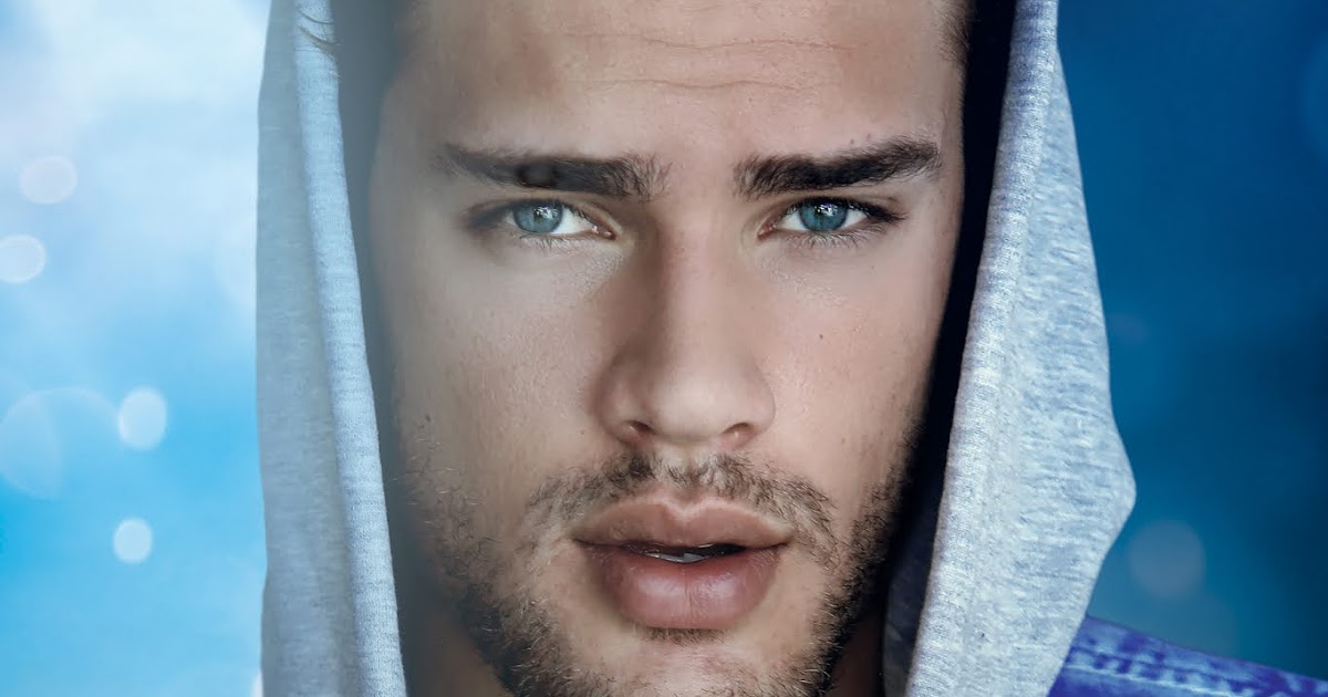 Review: Spotlight by Eden Finley (Famous #2)