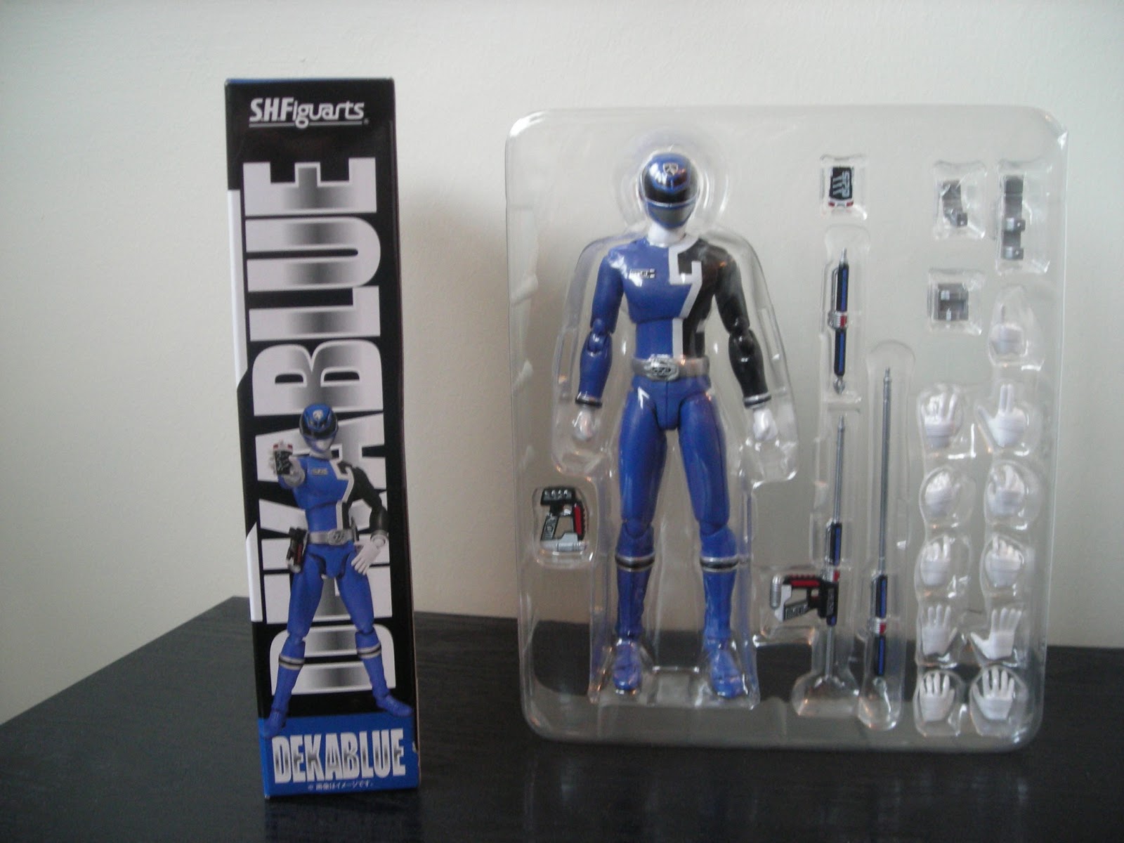 My Shiny Toy Robots: Toybox REVIEW: S.H. Figuarts Deka Blue