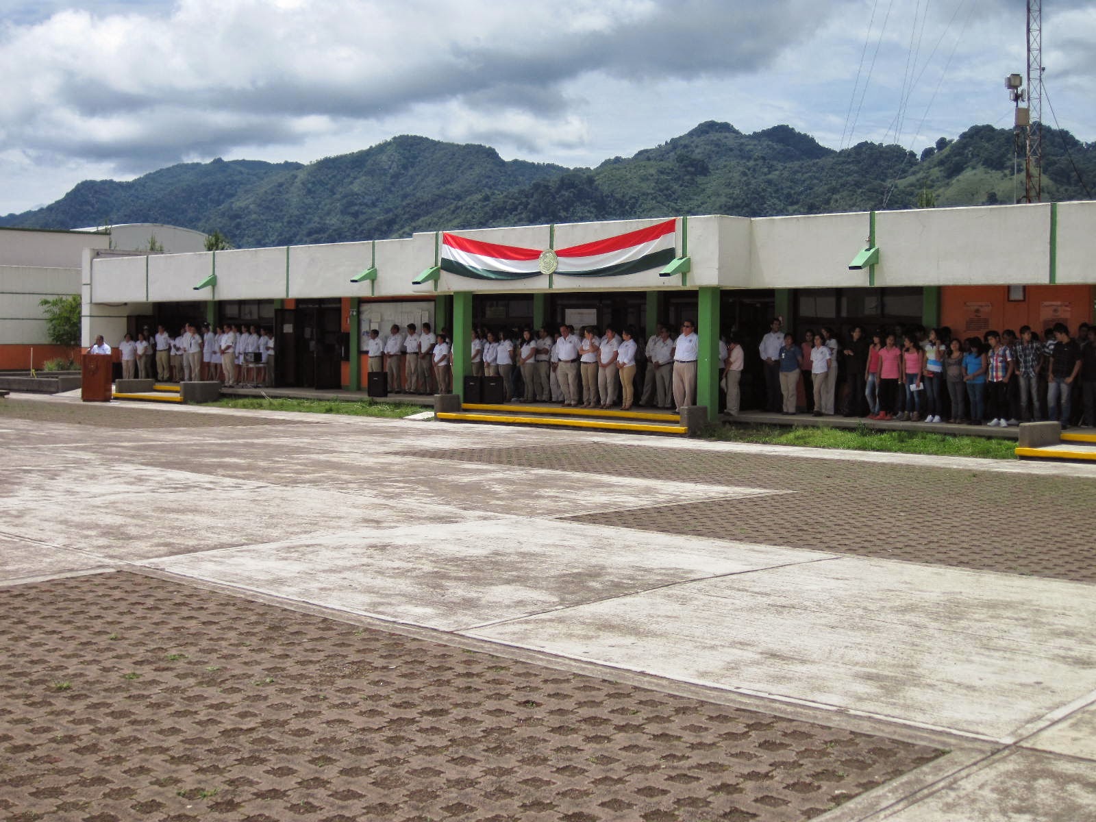 Instituto Tecnologico Superior de Huatusco: IZAMIENTO DE BANDERA EN EL ITSH