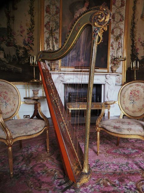 Eye For Design: Decorate Old World Style With Beautiful Antique Harps